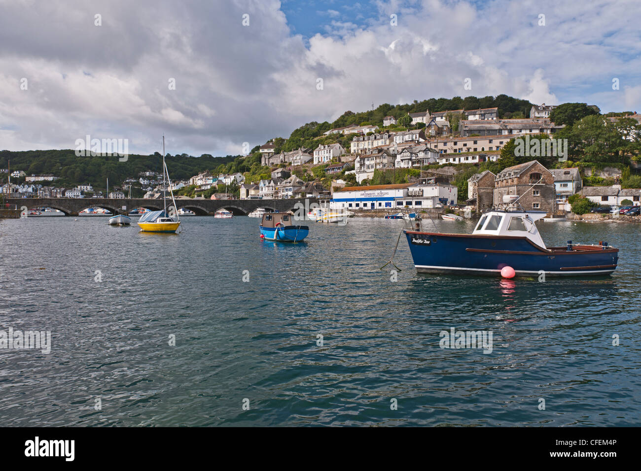 LOOE HARBOUR, LOOE CORNWALL, GREAT BRITAIN Stock Photo - Alamy