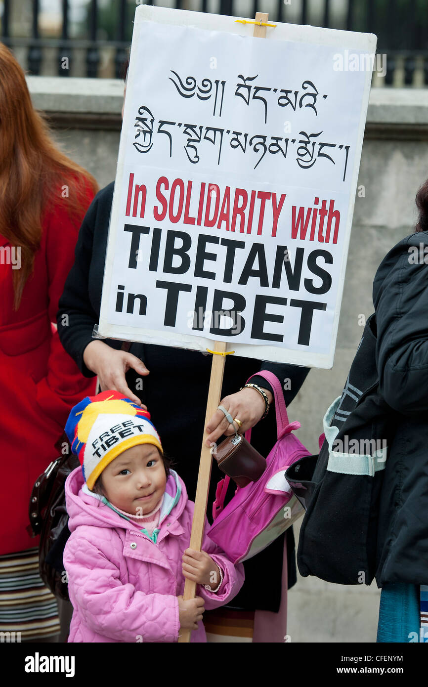 Protestors demanding a free Tibet march from Downing St to the Chinese ...