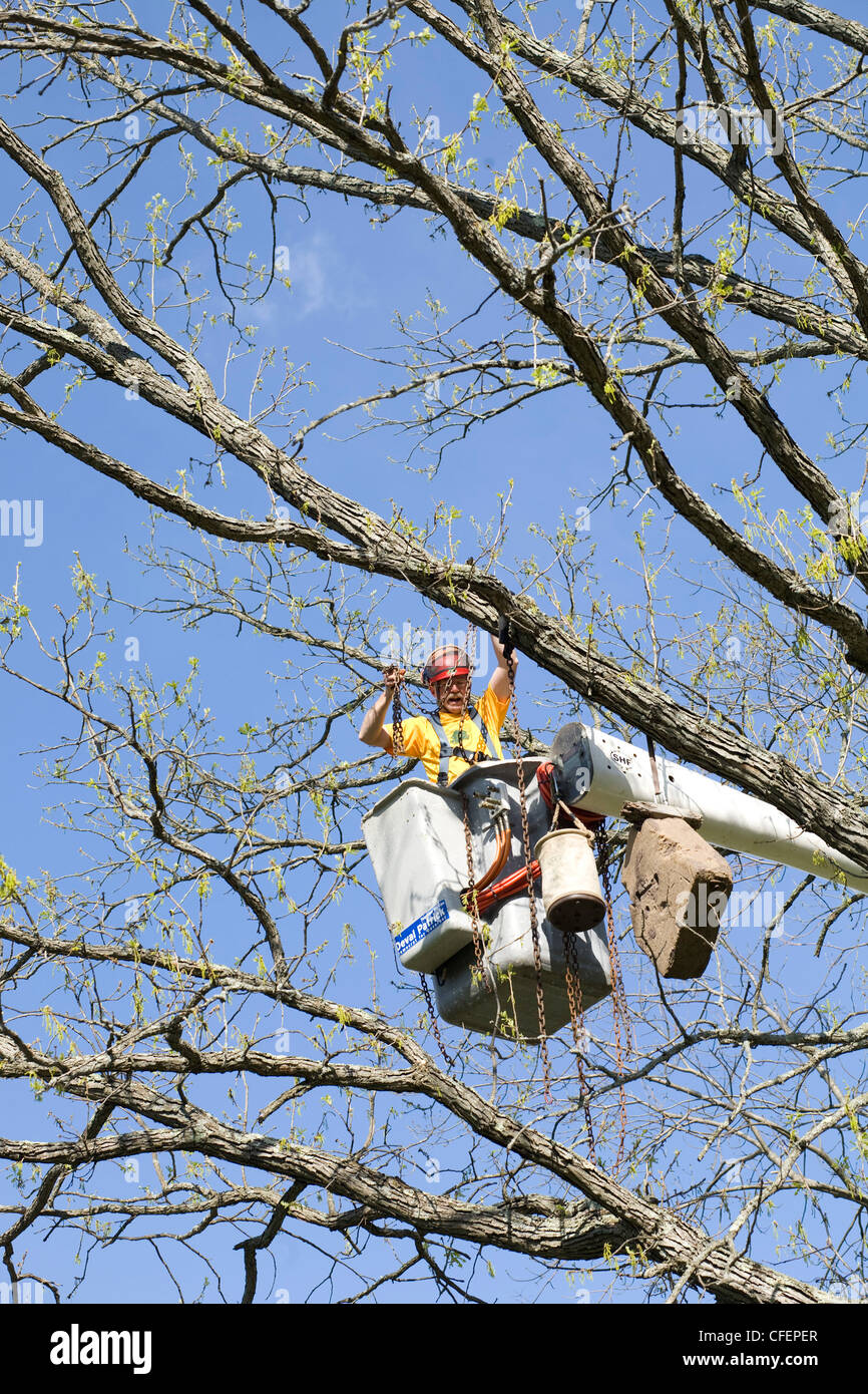 Suspend hi-res stock photography and images - Alamy