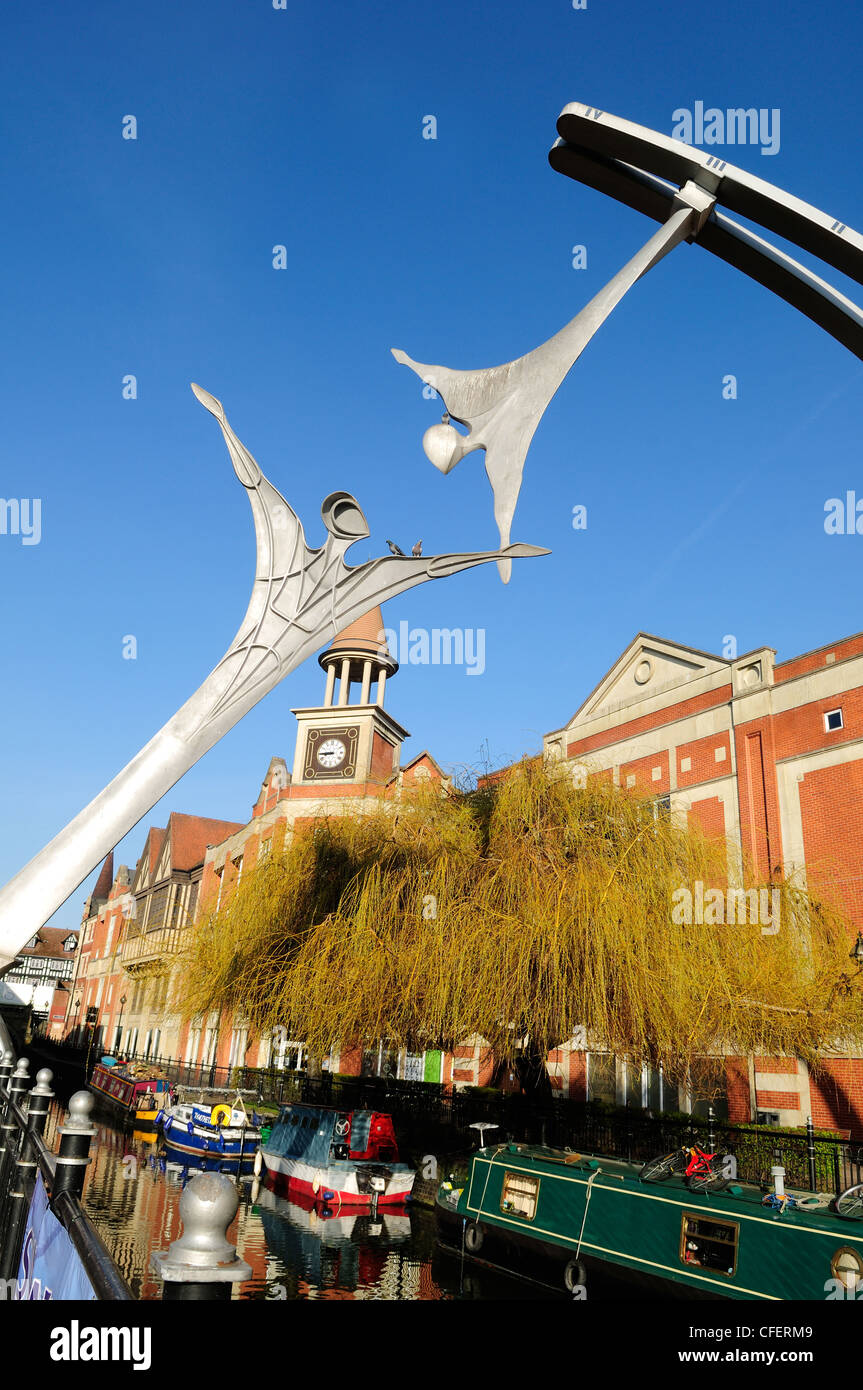 Metal empowerment sculpture hi-res stock photography and images - Alamy