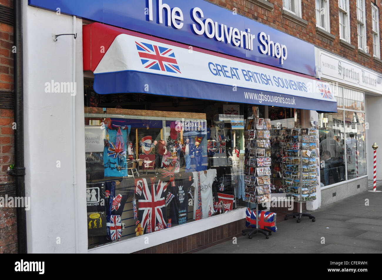 Stratford Upon Avon shopping in Henley Street Stock Photo - Alamy