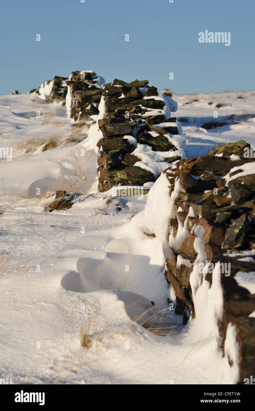 Snow covered stone wall hi-res stock photography and images - Alamy