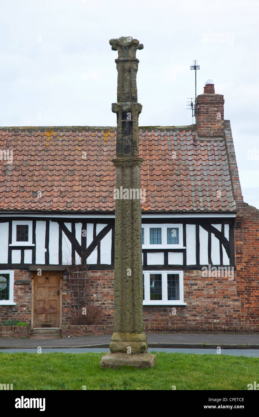 The battle Cross comemmorating The Battle of Boroughbridge in the ...