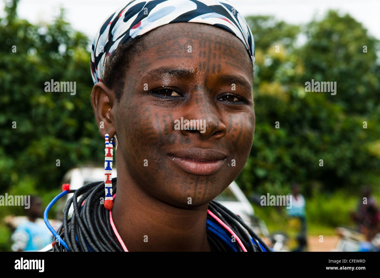 The Peul / Fula / Fulani women decorate their faces and bodies with ...