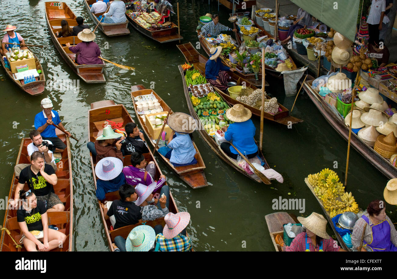 "Floating market in Damnoen Saduak Stock Photo - Alamy