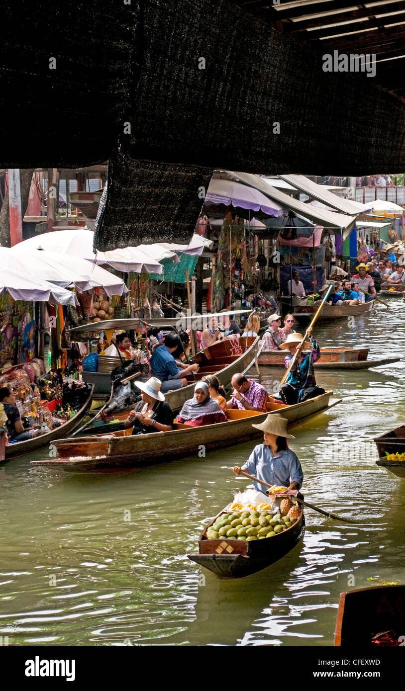 "Floating market in Damnoen Saduak Stock Photo - Alamy