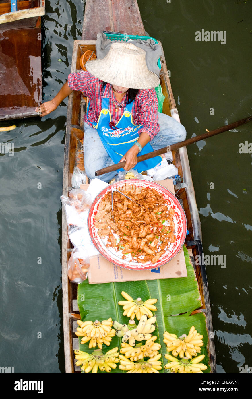 "Floating market in Damnoen Saduak Stock Photo - Alamy