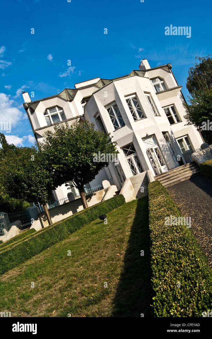 Prague cubist house hi-res stock photography and images - Alamy