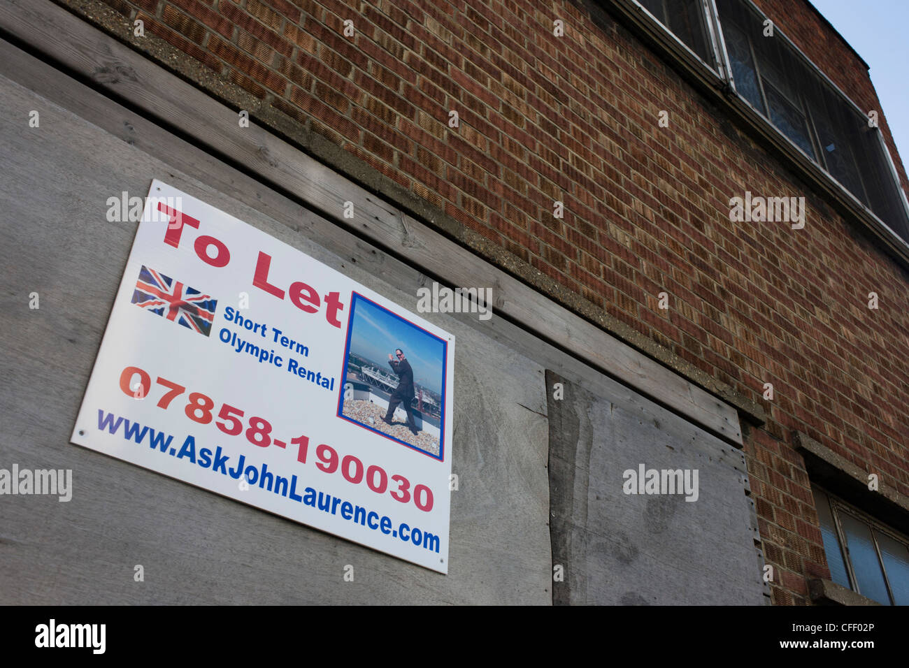 Office building lease sign hi-res stock photography and images - Alamy