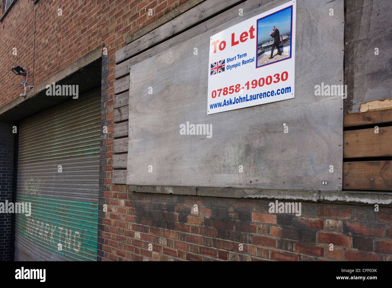 Office building lease sign hi-res stock photography and images - Alamy