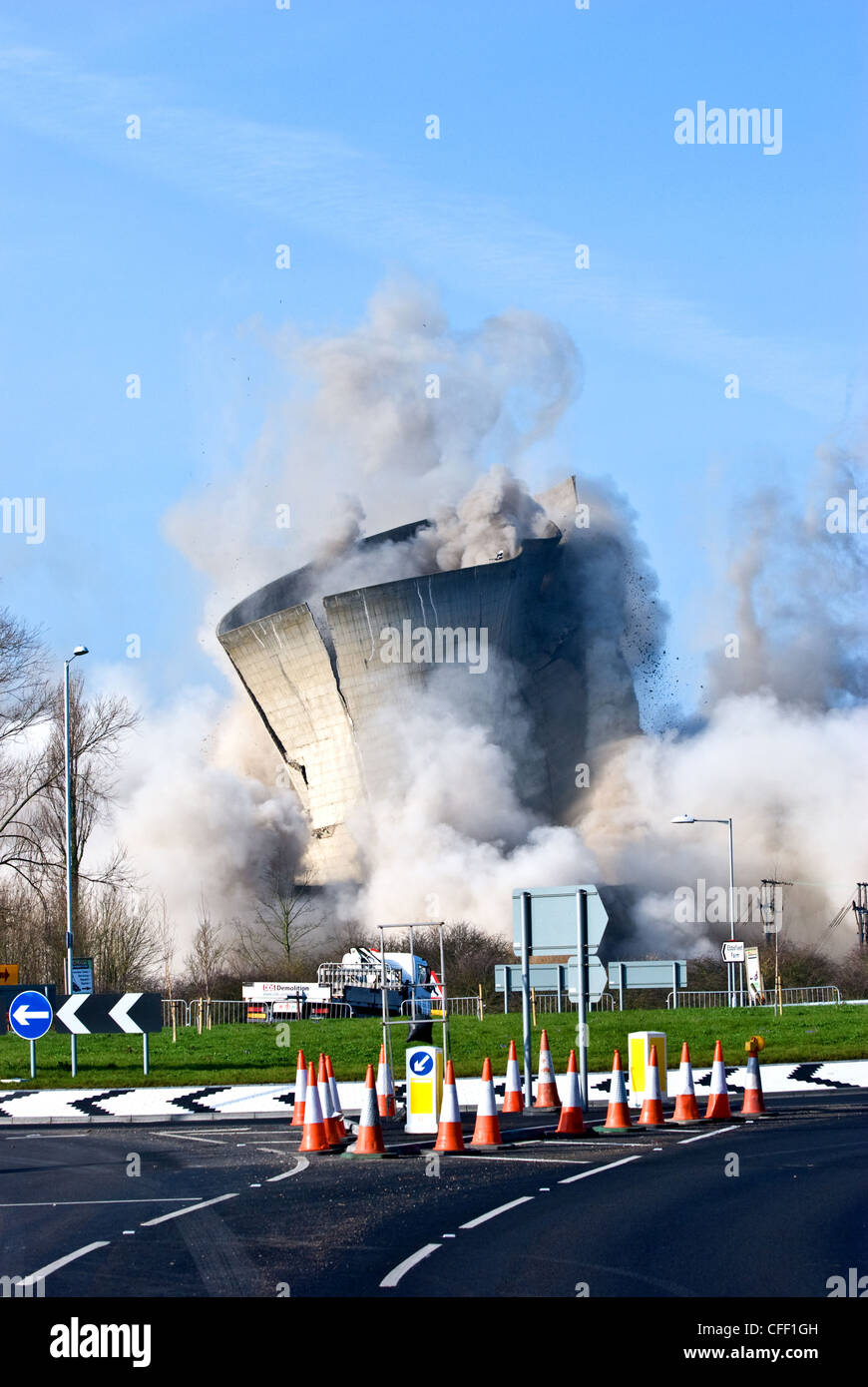 Demolition of old power station Stock Photo - Alamy