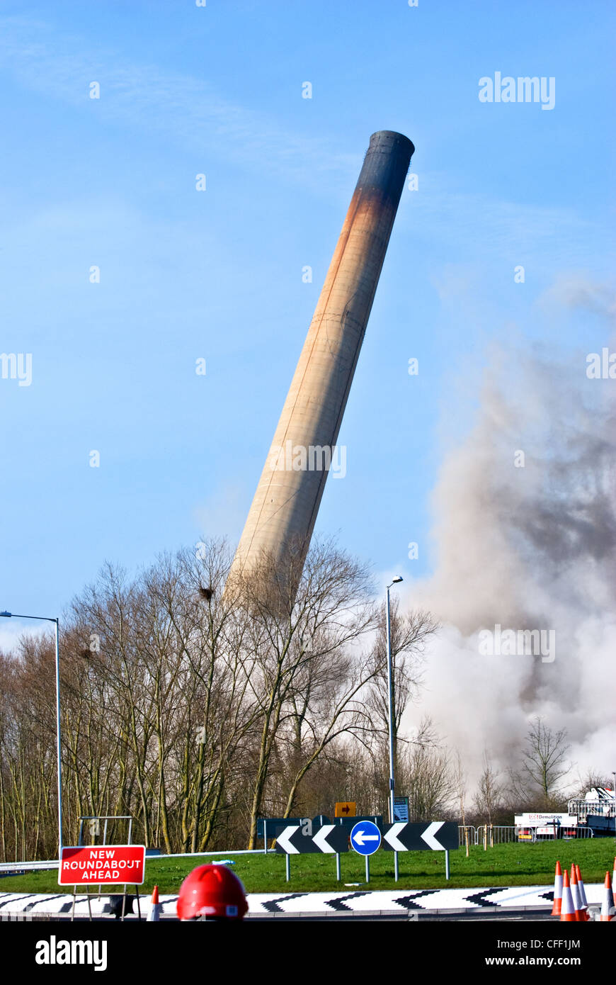 Demolition of old power station Stock Photo - Alamy