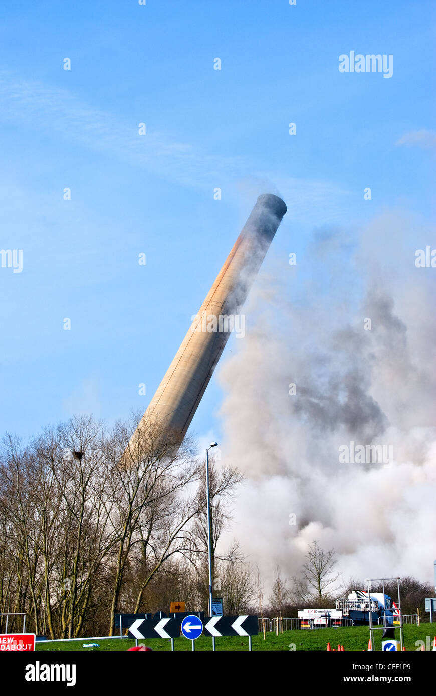 Demolition of old power station Stock Photo - Alamy