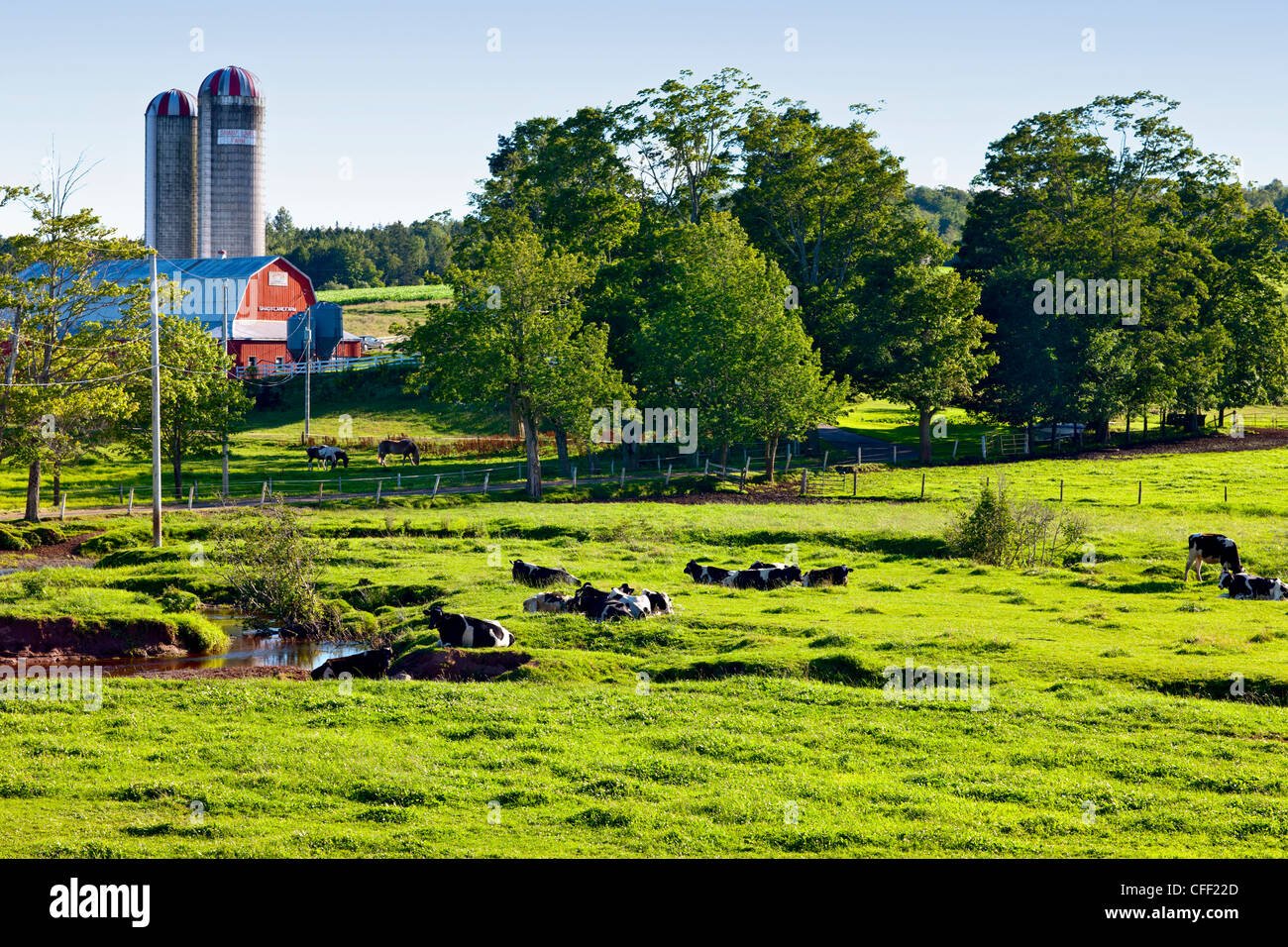Old barn farm grain bin hi-res stock photography and images - Alamy