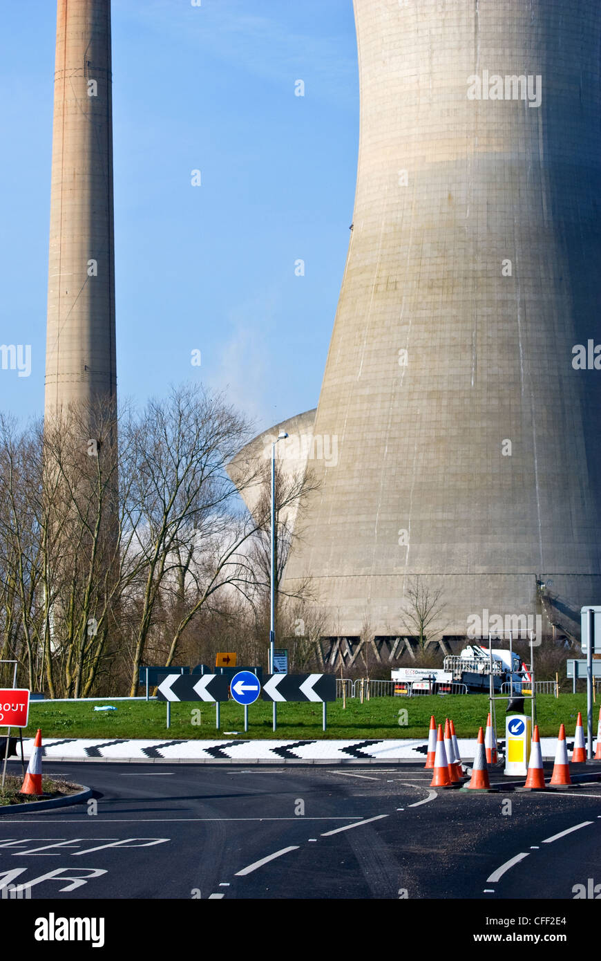 Demolition of old power station Stock Photo - Alamy