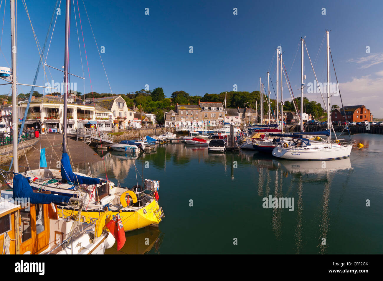 Harbours Cornwall High Resolution Stock Photography and Images - Alamy