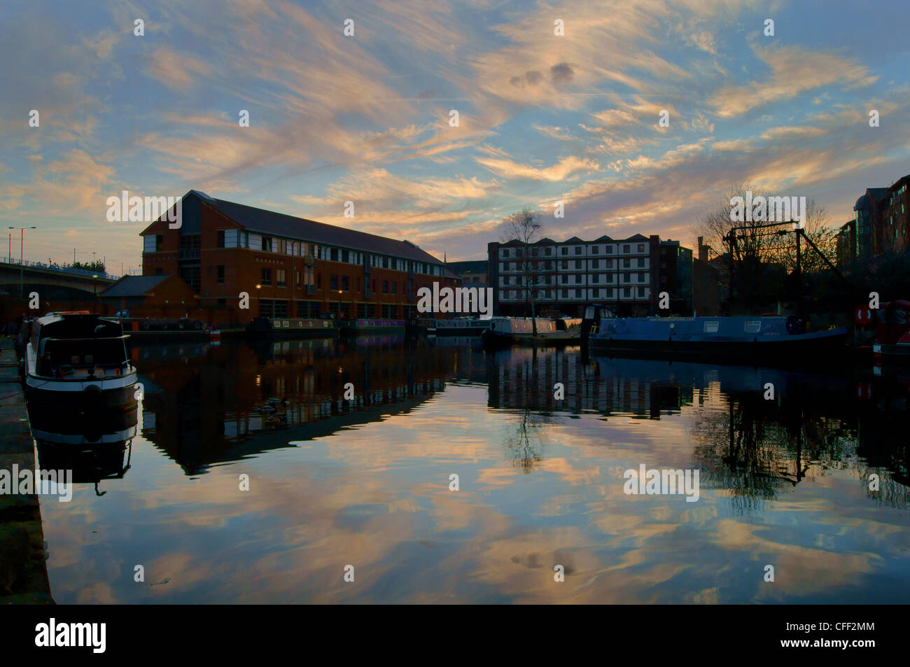 Sheffield canal basin hi-res stock photography and images - Alamy