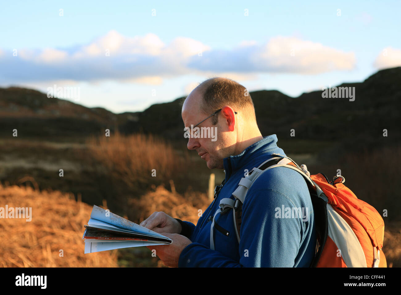 Map reading uk countryside hi-res stock photography and images - Alamy