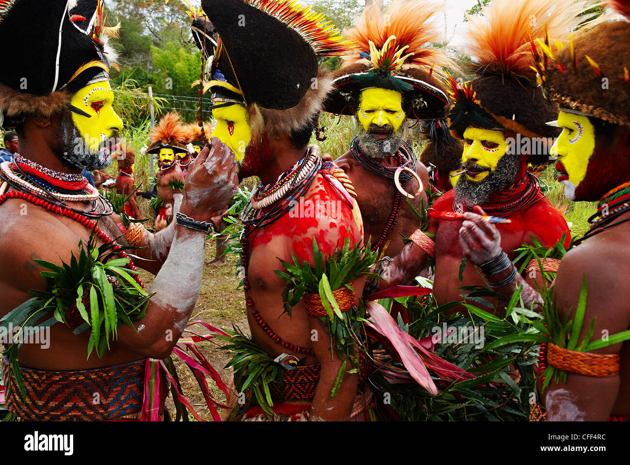 Cultural show with ethnic groups, Sing sing of Mount Hagen, Western ...