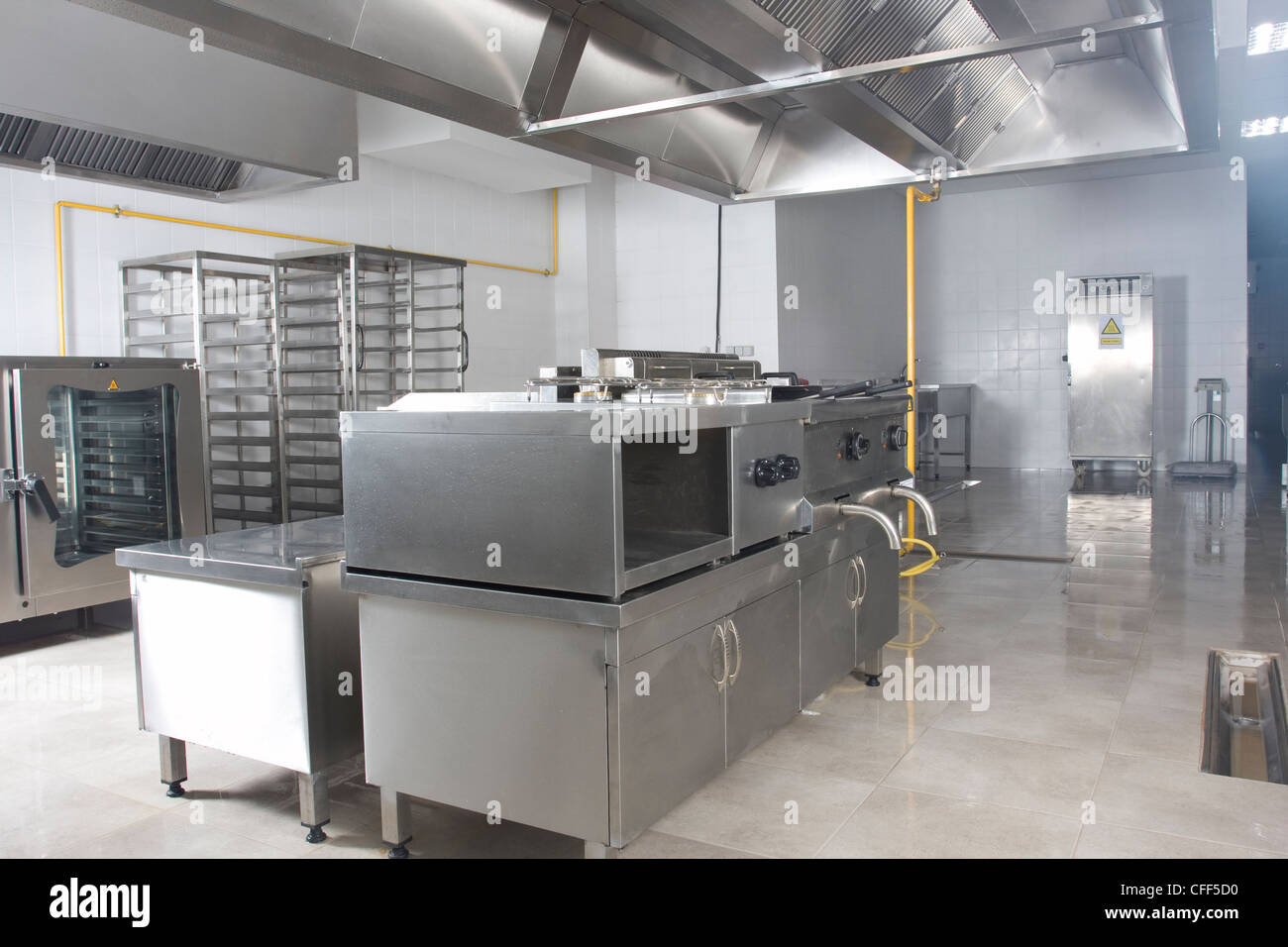 Commercial kitchen hi-res stock photography and images - Alamy