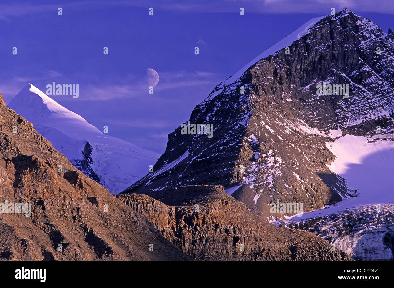 Half moon rising Resplendent Mountain 3426 m Stock Photo - Alamy