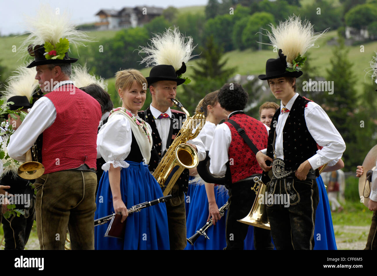 People in traditional costumes with musical instruments, Siuse, Valle ...