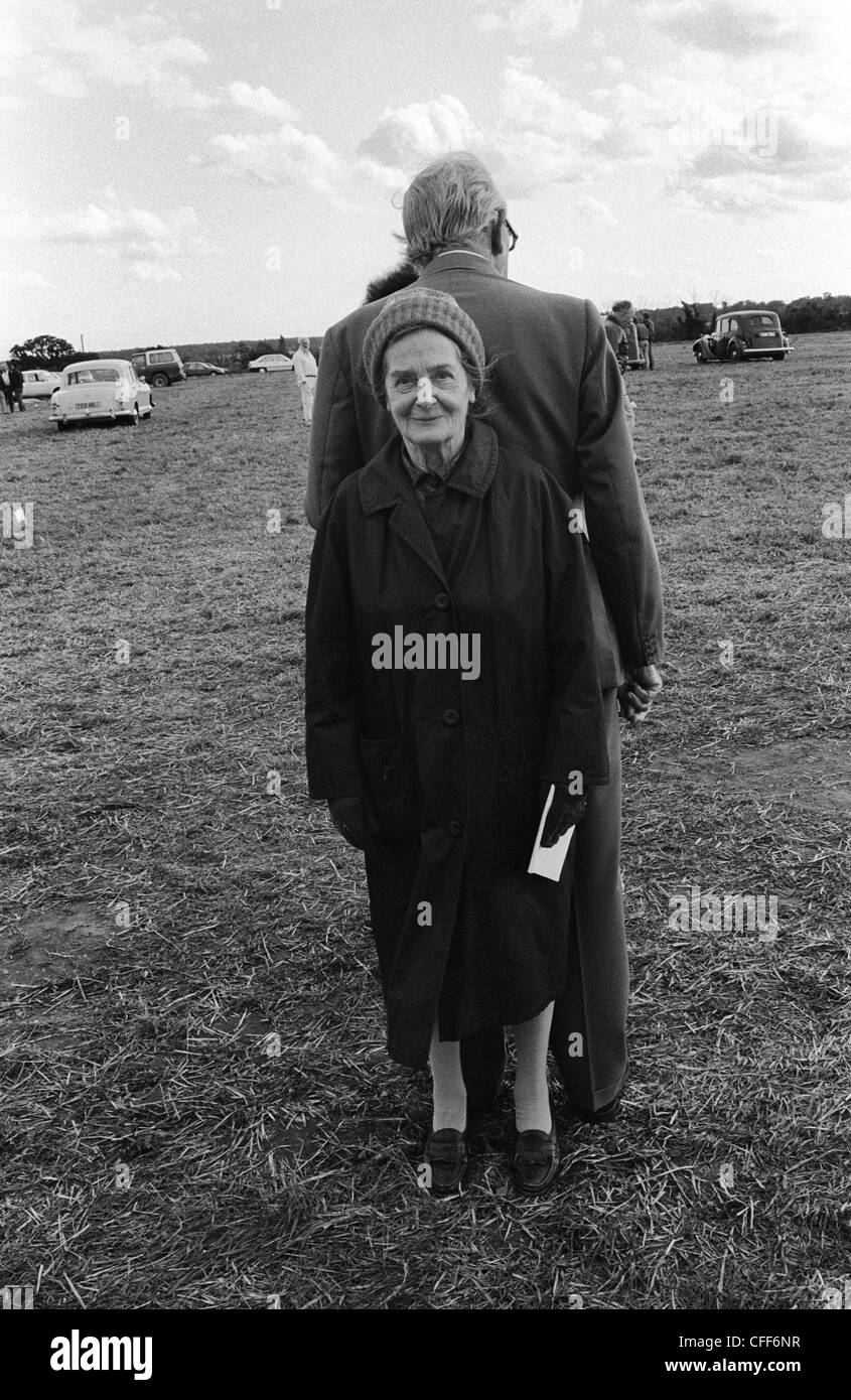 Cold people wind Black and White Stock Photos & Images - Alamy