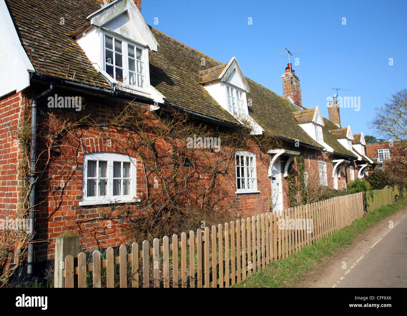 Row terraced cottages hi-res stock photography and images - Alamy