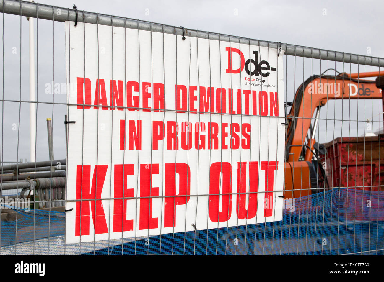 Demolition sign hi-res stock photography and images - Alamy