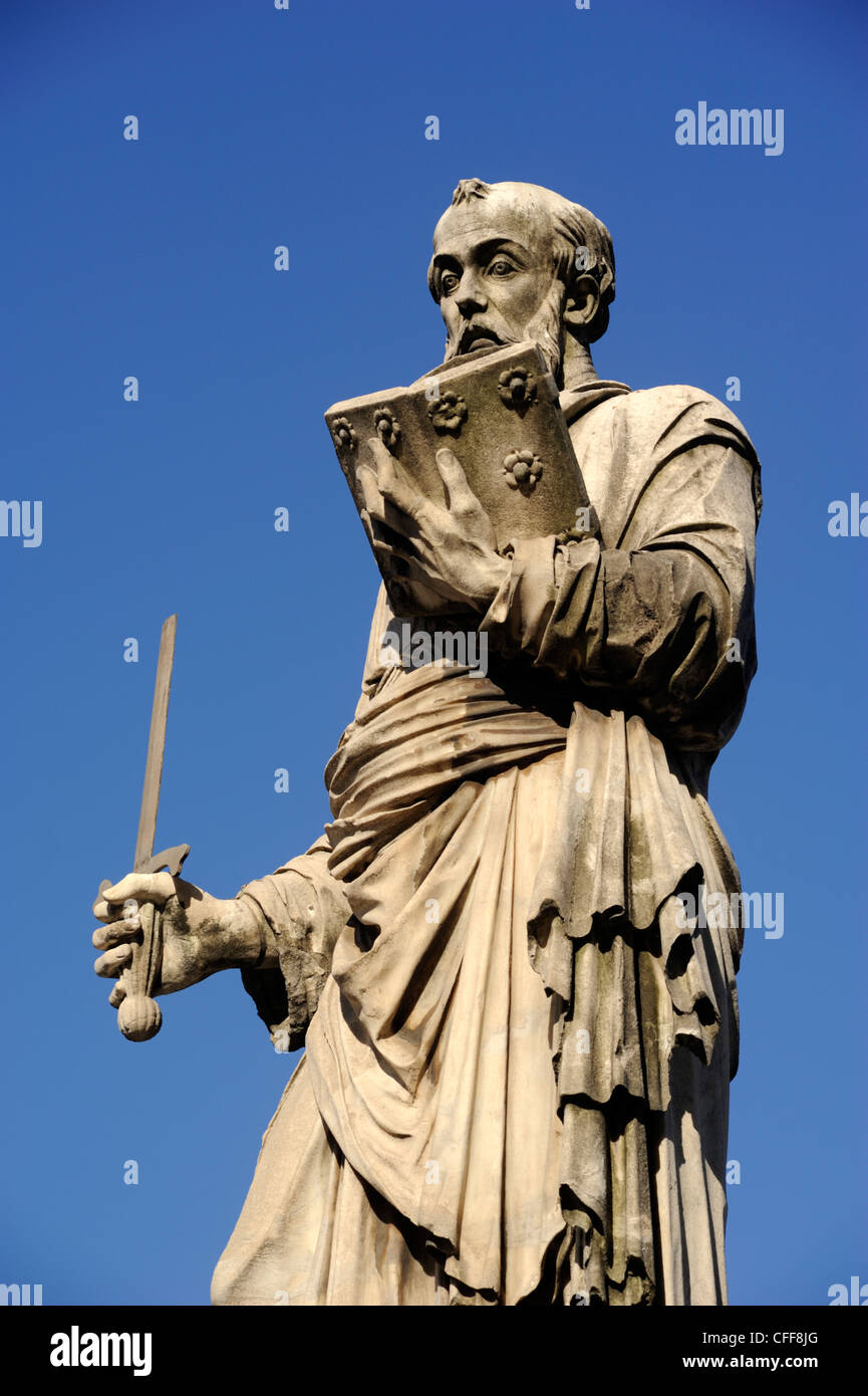 St paul statue hi-res stock photography and images - Alamy