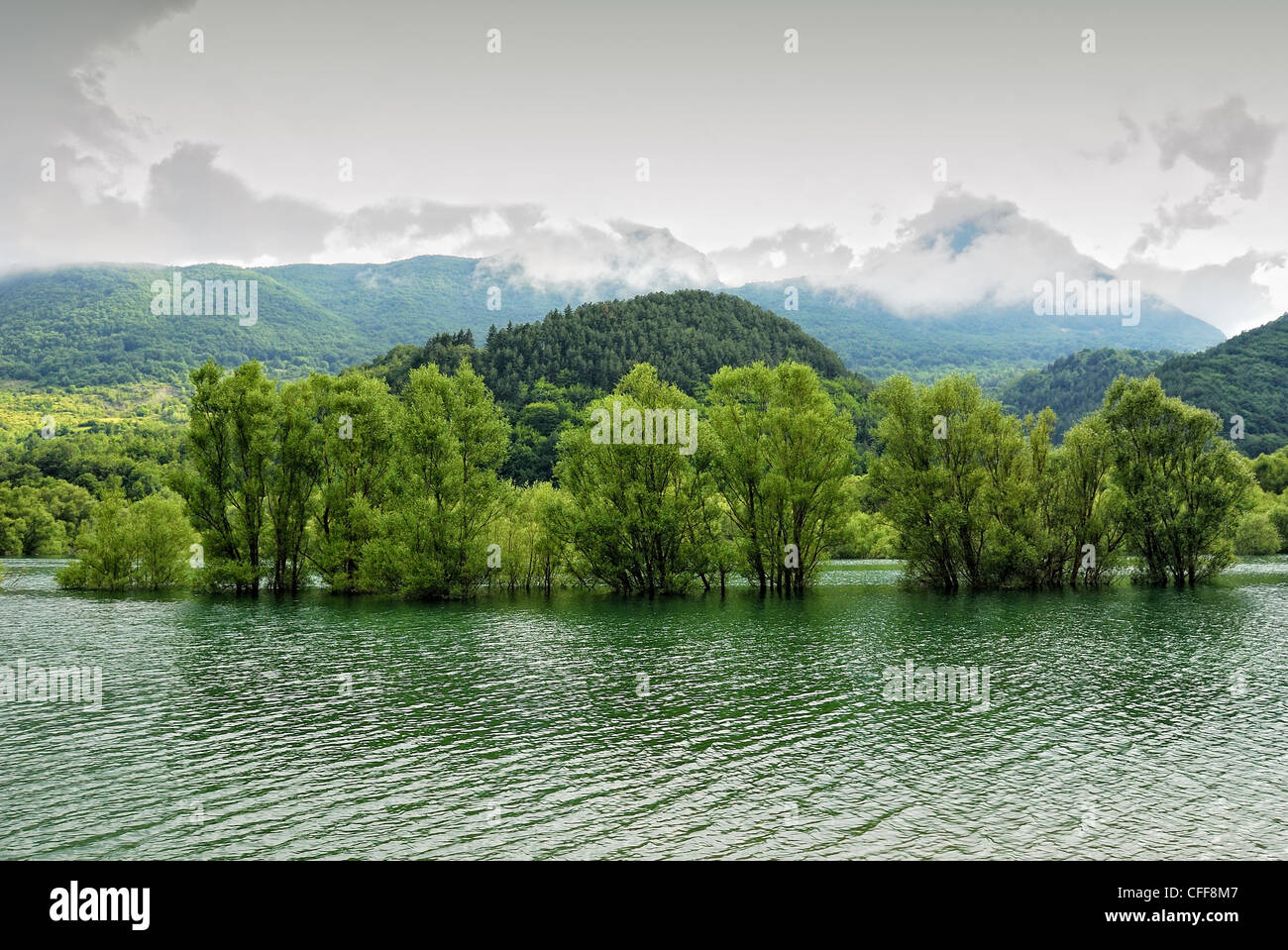 italia italy italie abruzzo lago barrea civitella alfena villetta ...
