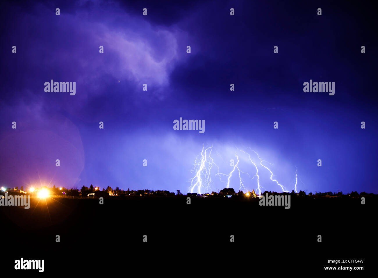 Horizontal Lightning High Resolution Stock Photography and Images - Alamy