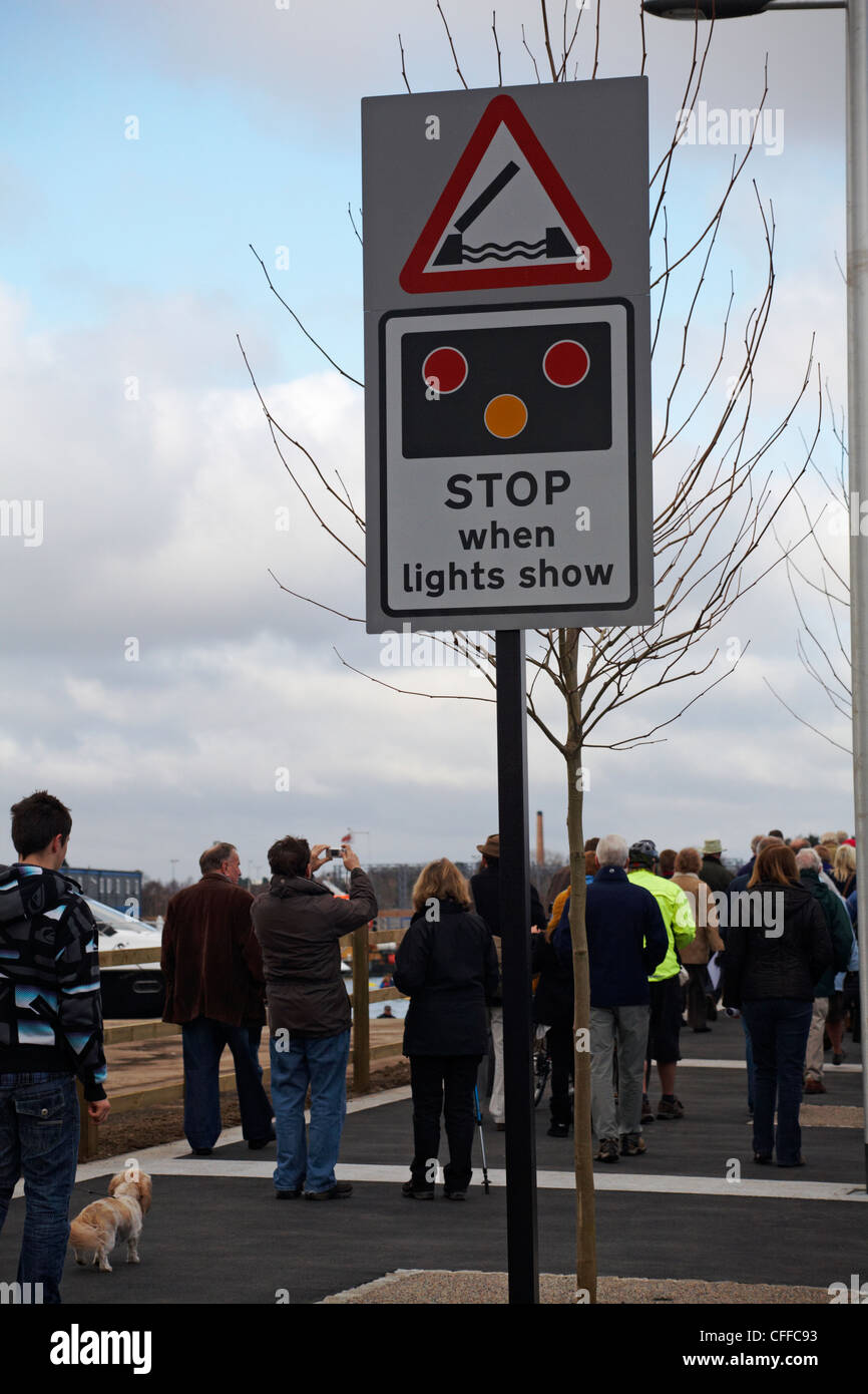 Bridge lifting road sign hi-res stock photography and images - Alamy