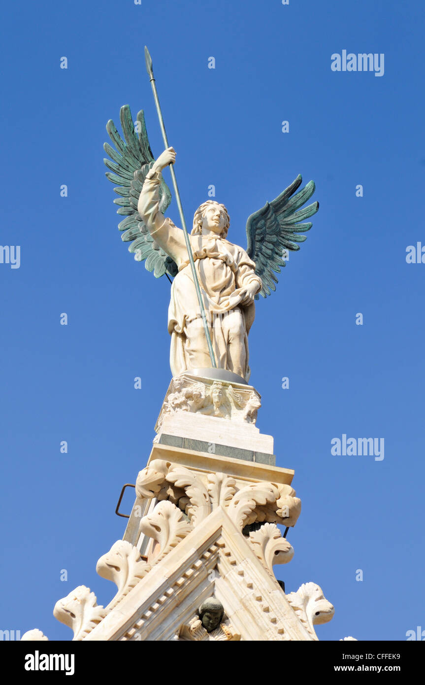 Statue on top of Siena Cathedral (Duomo Santa Maria Assunta), Siena ...