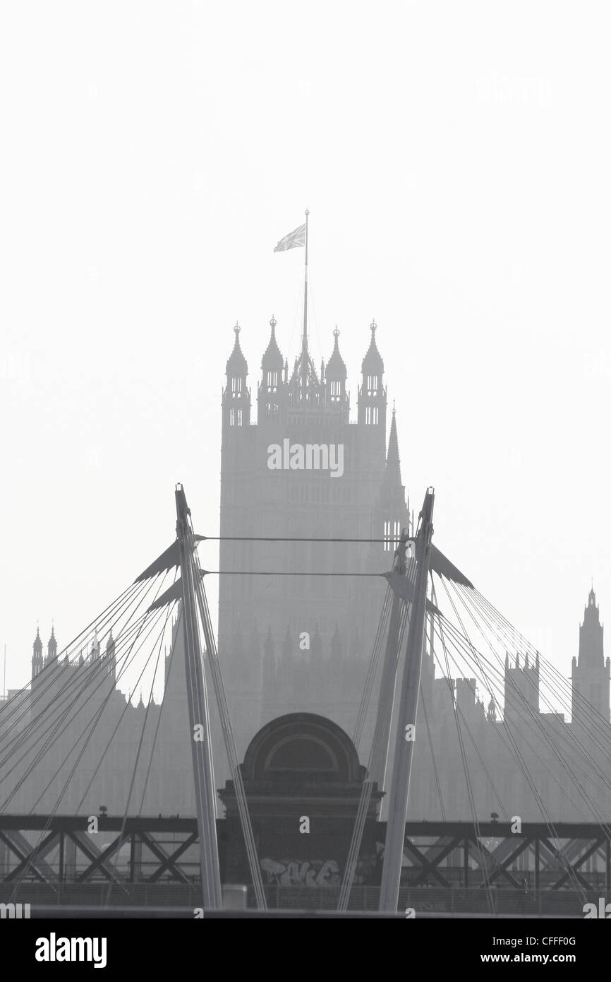 Old hungerford bridge hi-res stock photography and images - Alamy