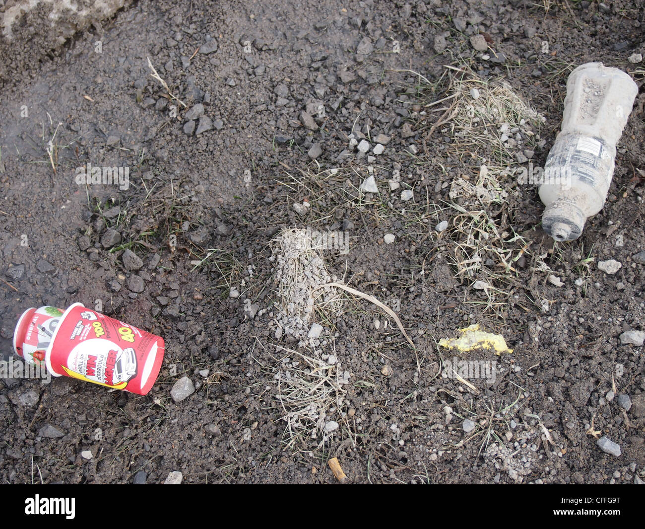 Litter on the ground hi-res stock photography and images - Alamy