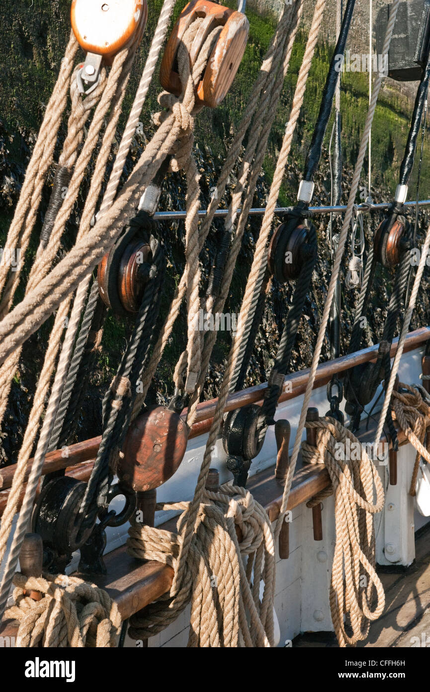 Block rigging on ship hi-res stock photography and images - Alamy