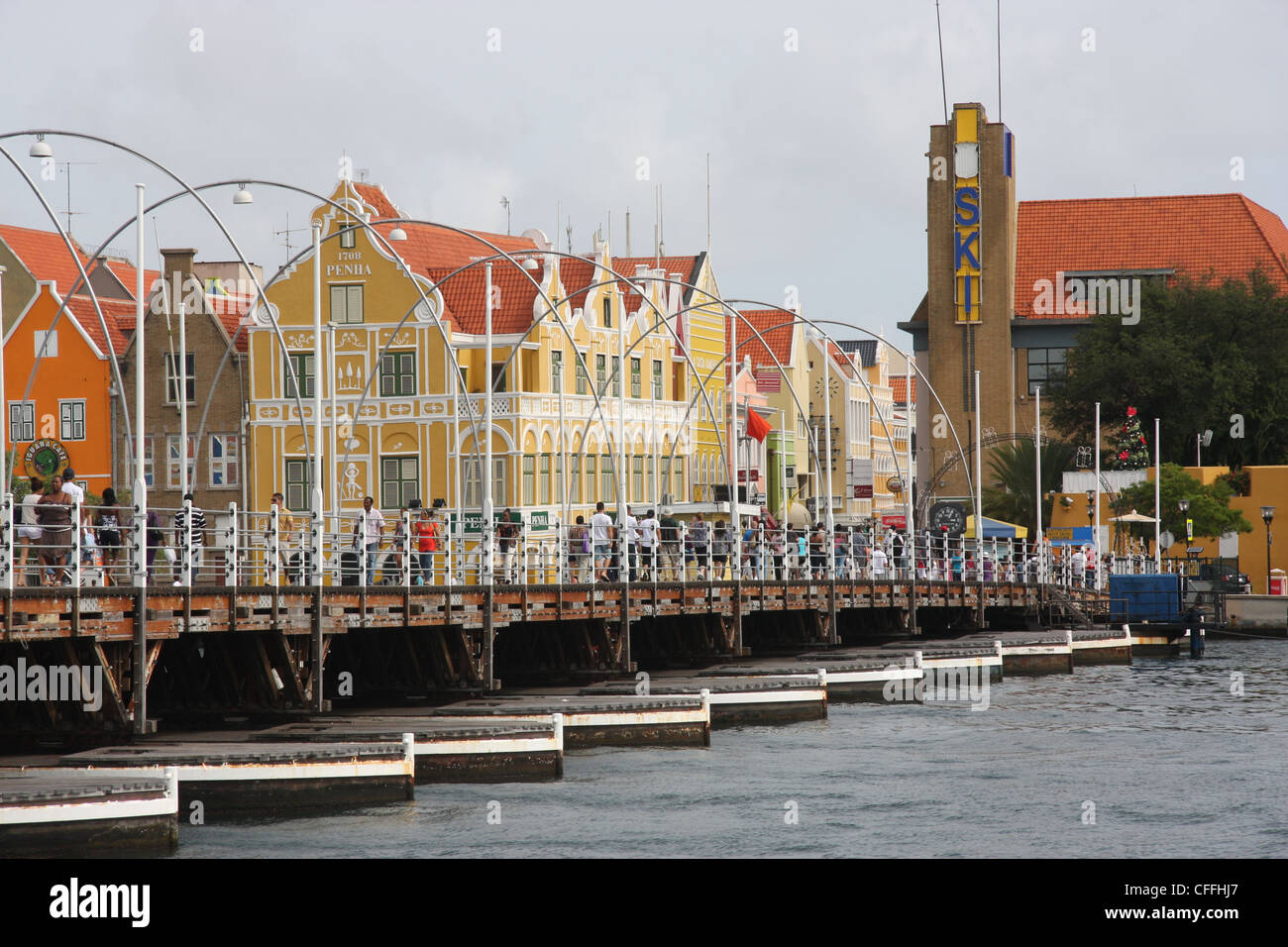 Queen Emma Pontoon Bridge, Willemstad, Curacao Stock Photo - Alamy
