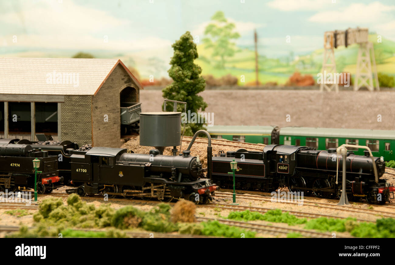 Silver and black train at platform hi-res stock photography and images ...