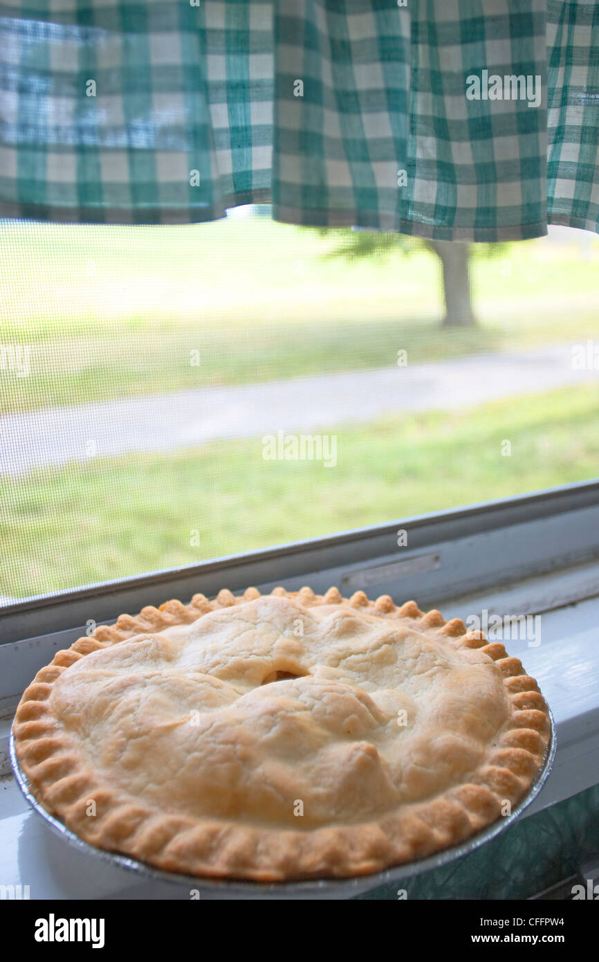 Apple pie cooling on window hi-res stock photography and images - Alamy