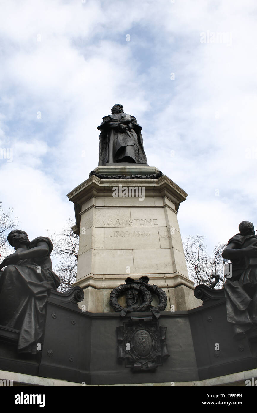 William gladstone statue london hi-res stock photography and images - Alamy