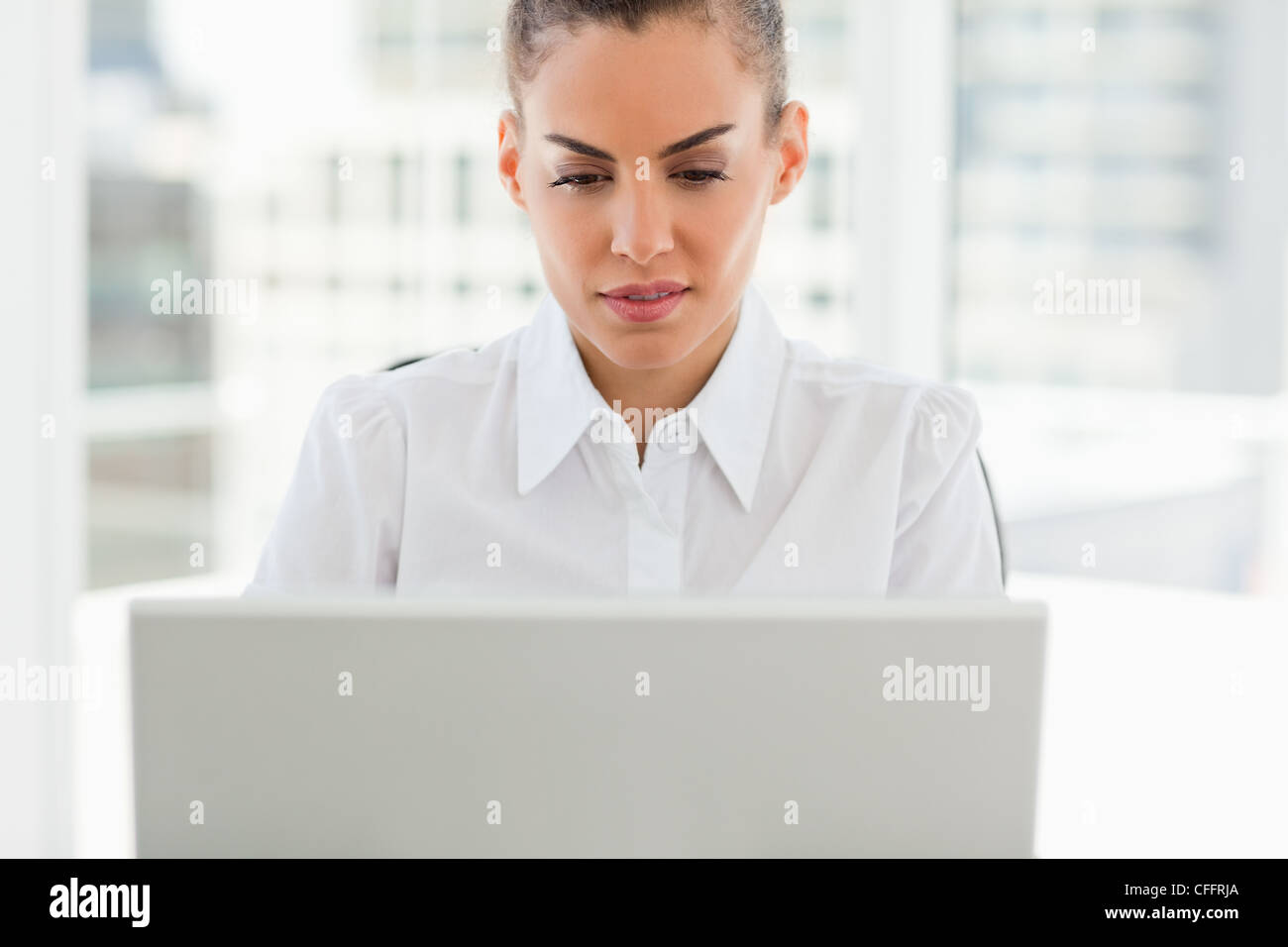 Frizzy haired woman working with a laptop Stock Photo - Alamy