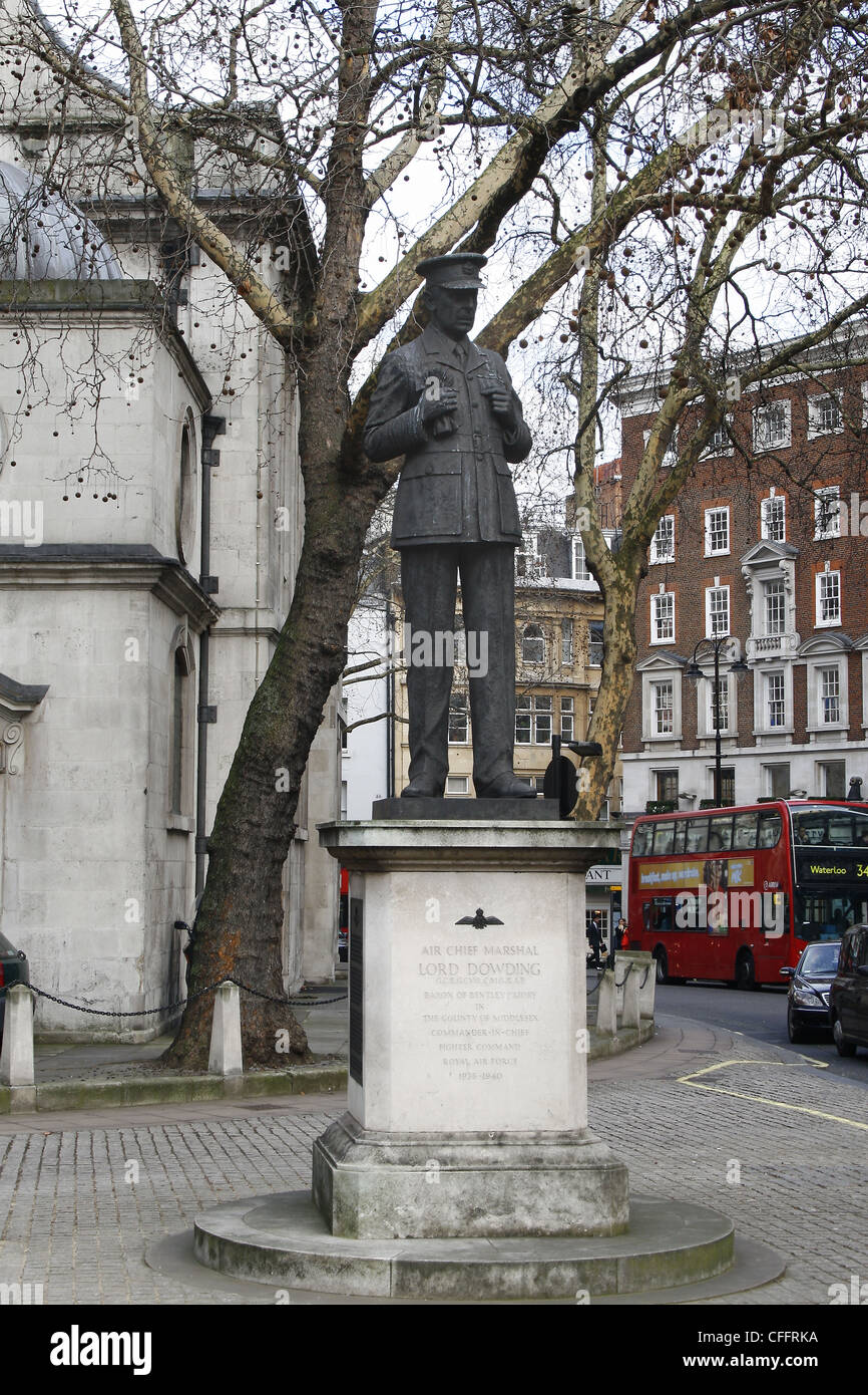 Lord dowding statue hi-res stock photography and images - Alamy