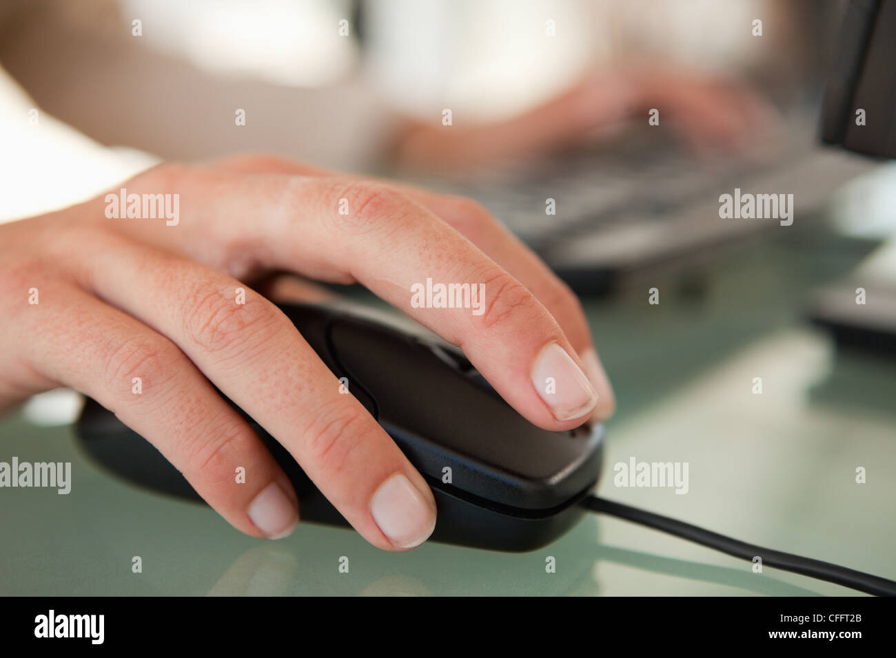 Clicking a mouse hi-res stock photography and images - Alamy