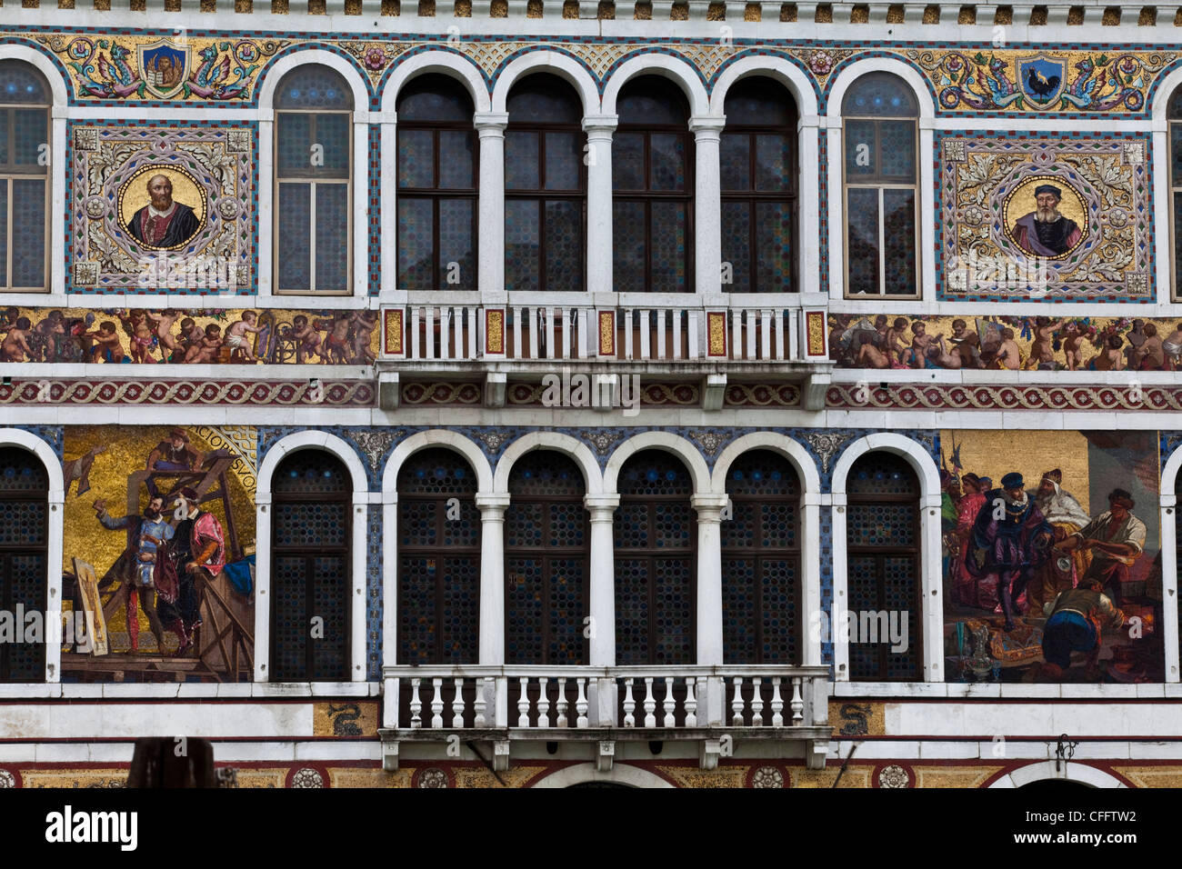 Colourful Venetian House Exterior along The Grand Canal, Venice, Italy ...