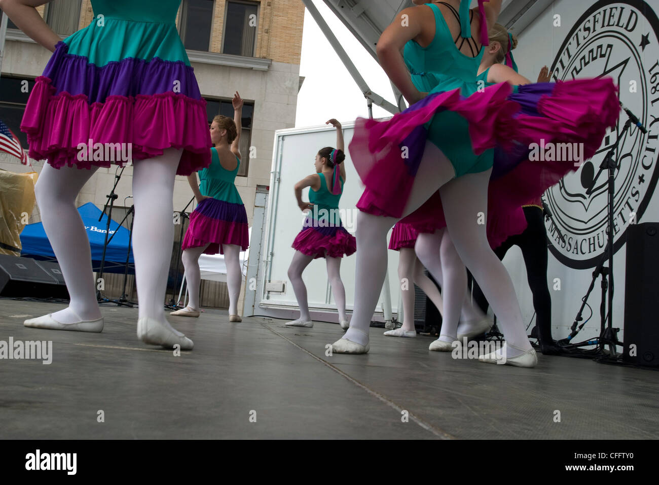 Dance logo hi-res stock photography and images - Alamy