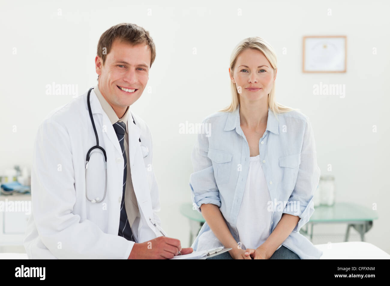 Doctor and patient hi-res stock photography and images - Alamy