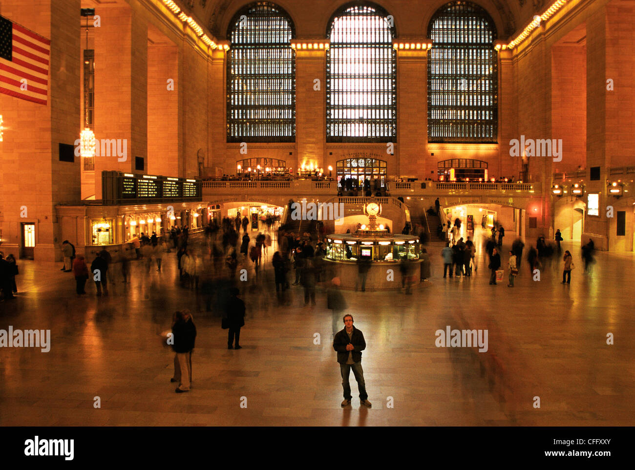 Man standing still crowd hi-res stock photography and images - Alamy