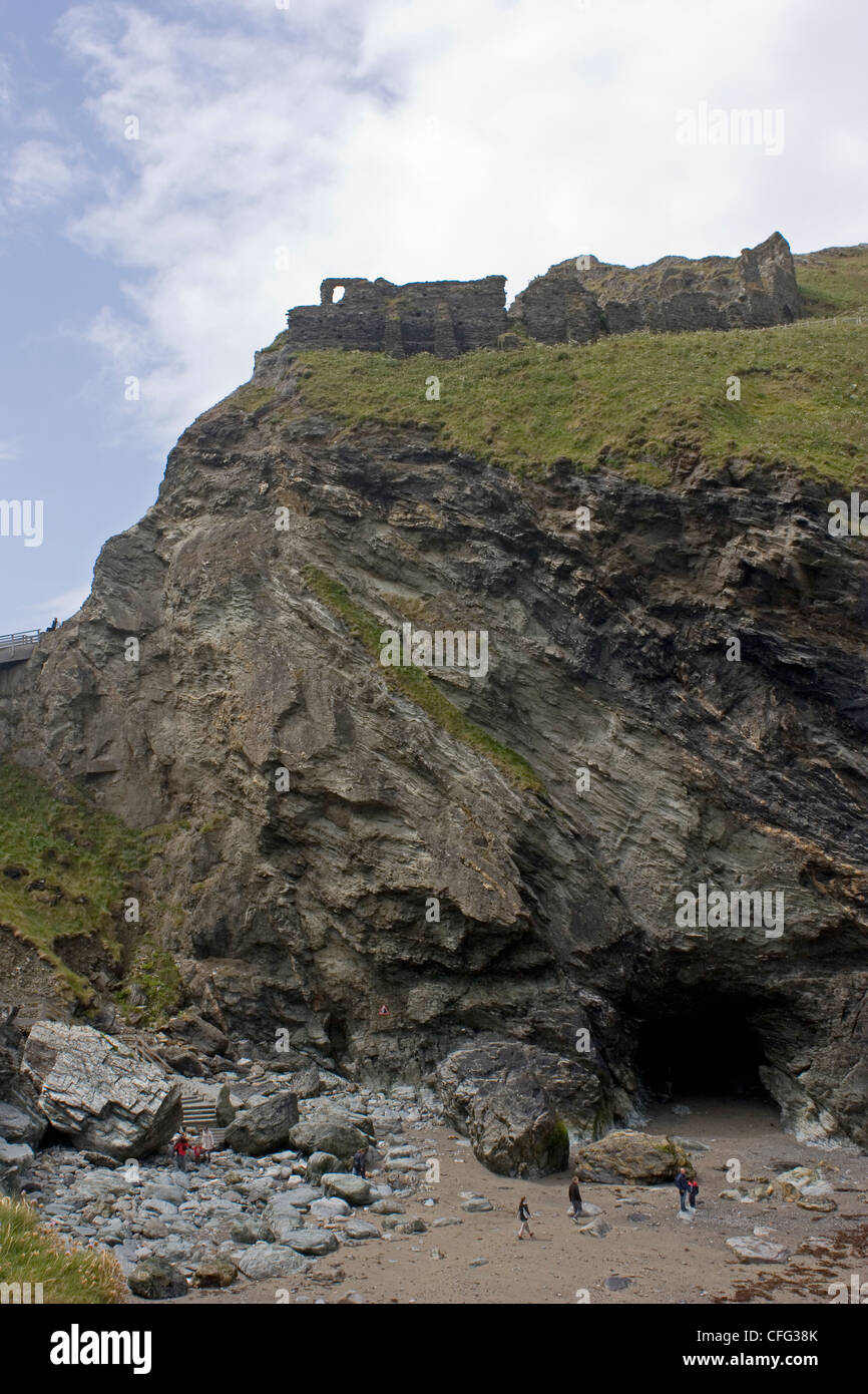 Beach and cliffs at Tintagel, Cornwall Stock Photo - Alamy