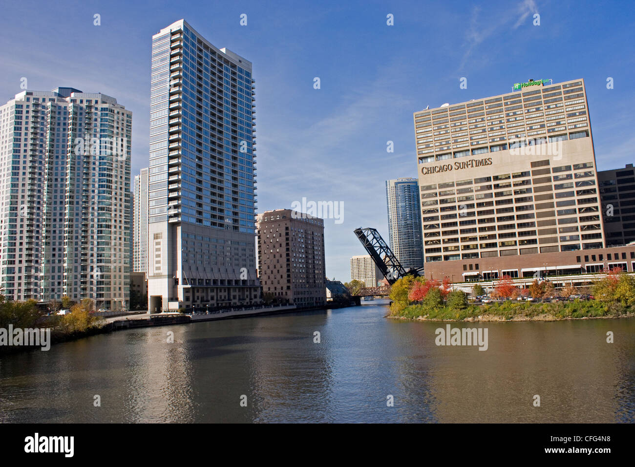 Chicago Sun-Times Building and Holiday Inn on the Chicago River Stock ...